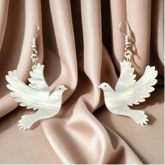 Private Label | Jewelry | New Pearly Alabaster White Peace Dove Drop ...
